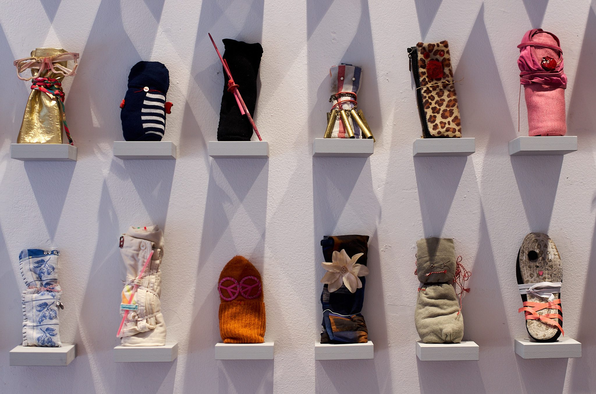 100 magic dolls – installation detail – Artist Nina Wengel